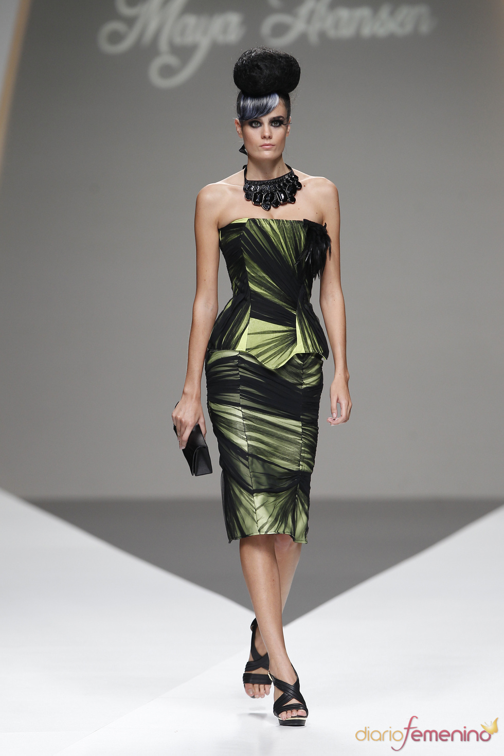 Cien pies con tacones: Maya Hansen