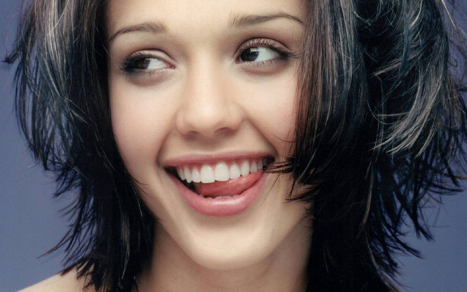 CELEBRITY PICS: Jessica Alba smile