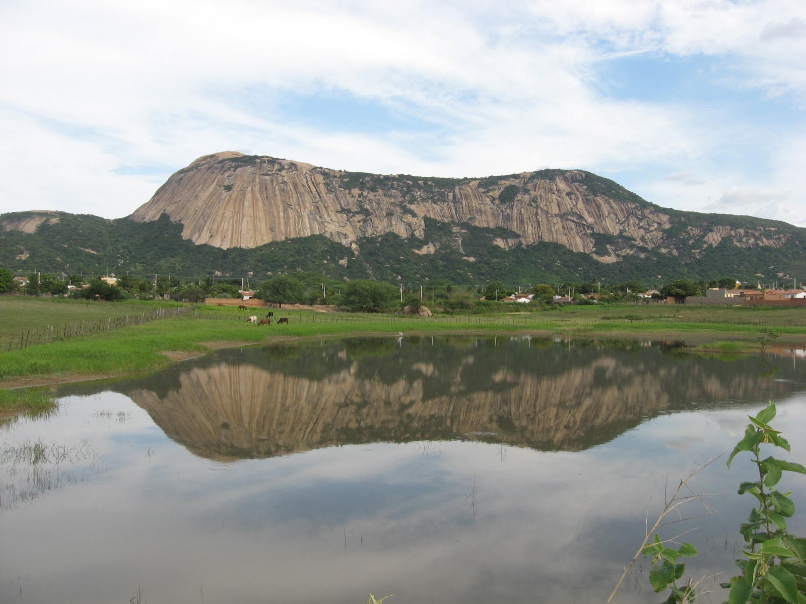 PATU CIDADE TURÍSTICA: PATU... UMA CIDADE CHEIA DE CANTOS E ENCANTOS...