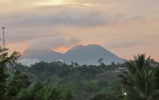 LA LUZ Y LA SOMBRA DE ÓSCAR PERDOMO LEÓN: OTRAS FOTOS DEL VOLCÁN SAN ...