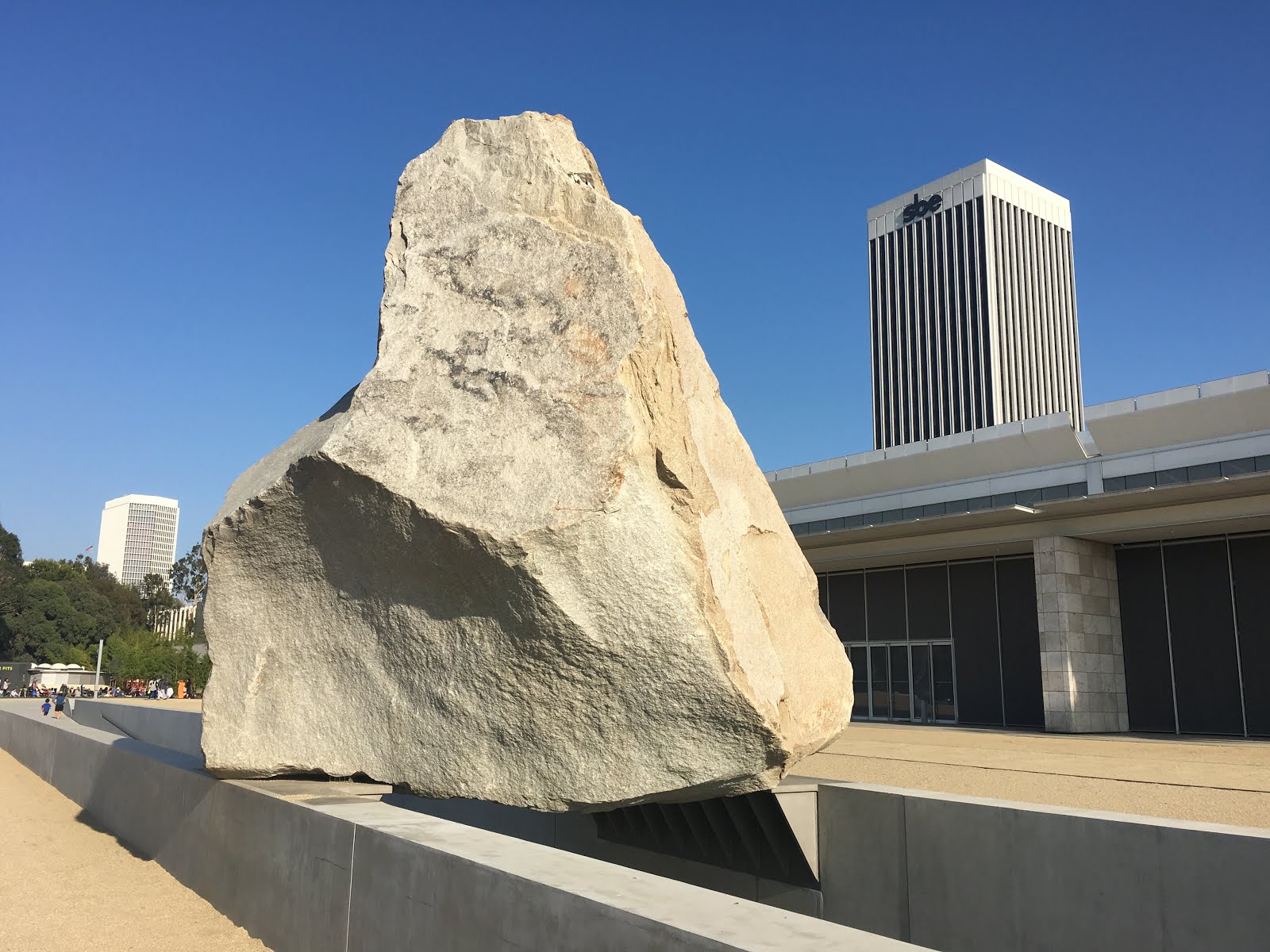 Experiencing Los Angeles: Miracle Mile: La Brea Tar Pits, Urban Light ...