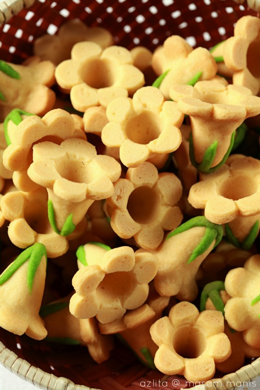 BISKUT BUNGA SEROJA - masam manis