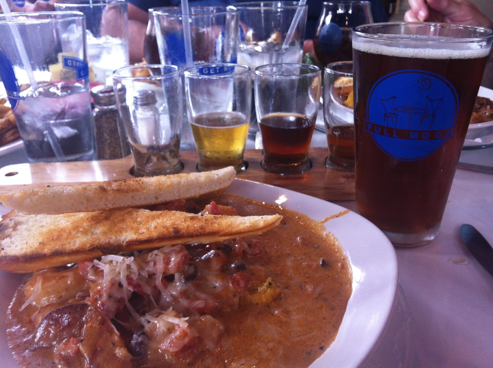 Musings Over a Barrel: Full Moon Café & Brewery