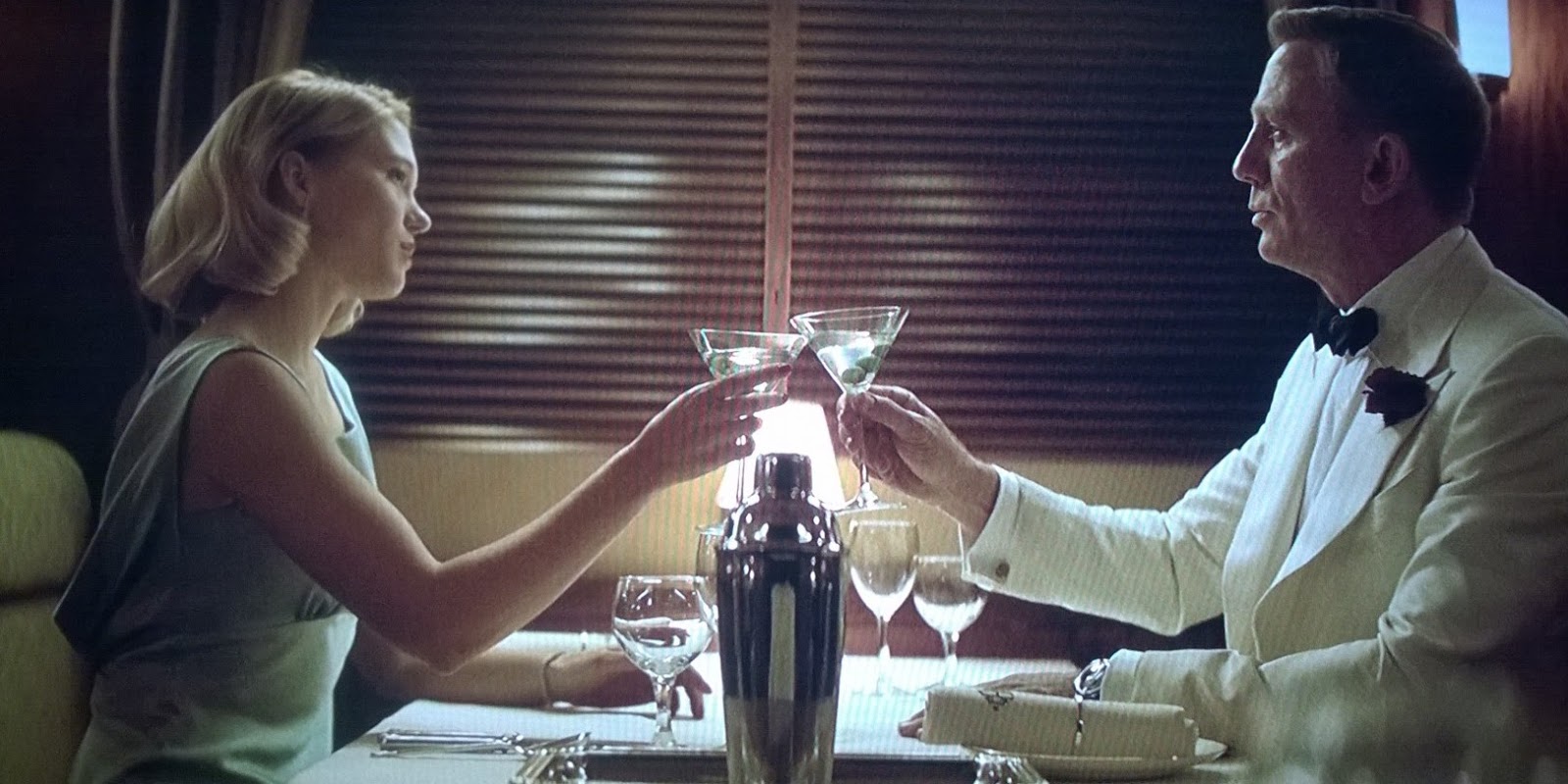 007 Drink: Vodka martini, dirty - 007 Travelers