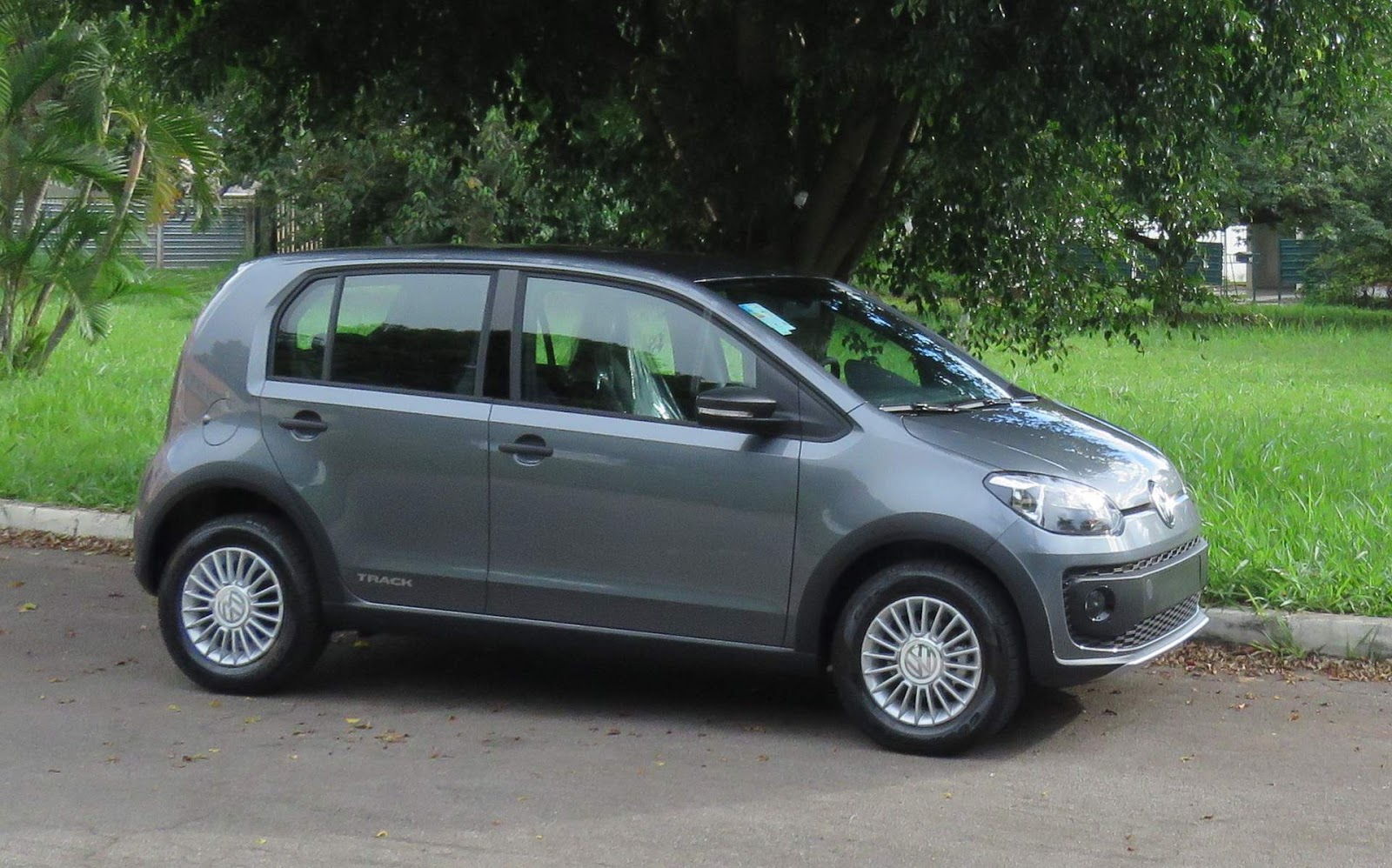 VW Up! Track 2017: consumo, preço, avaliação - vídeo