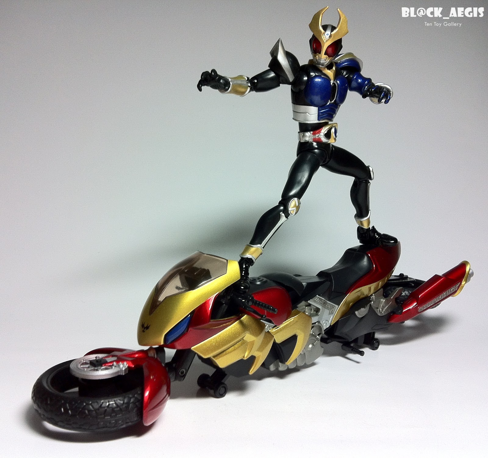 Ten Toy Gallery: Review: S.H.Figuarts Kamen Rider Agito Storm Form