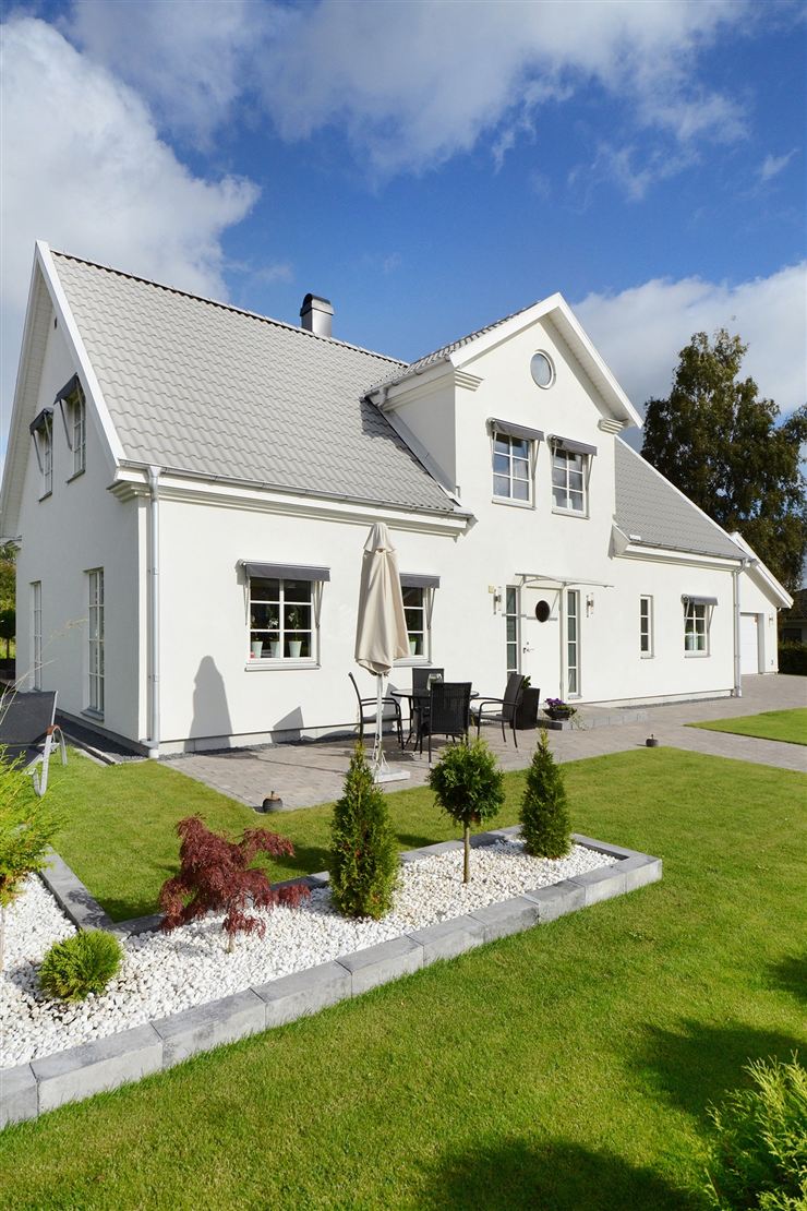 Annas vita hus: Vita hus