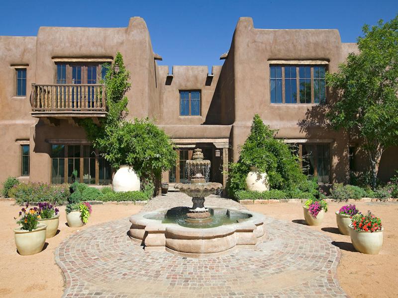 ESTILO RUSTICO: Patios Estilo Santa Fe