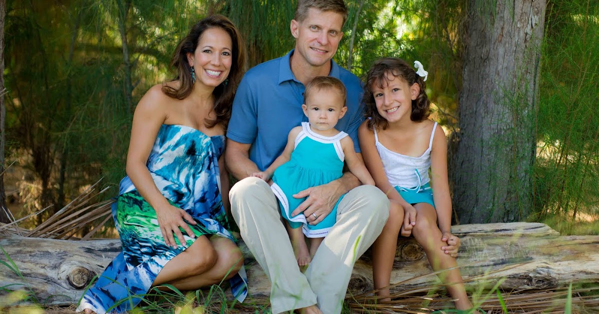 Boatwright Family Portraits Preview - By Maui Photographer Karma Hill