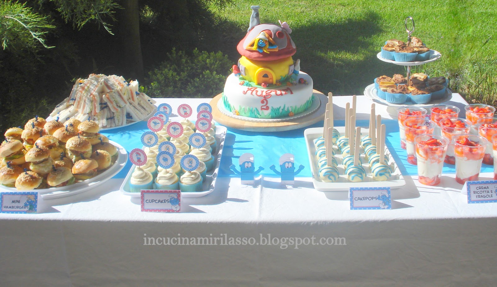 In cucina mi rilasso: Torta e buffet per i due anni di nove piccoli Puffi!