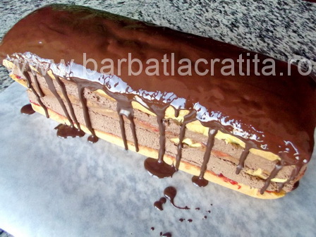 Prăjitură-Chec cu cremă de ciocolată şi gem | Rețete BărbatLaCratiță