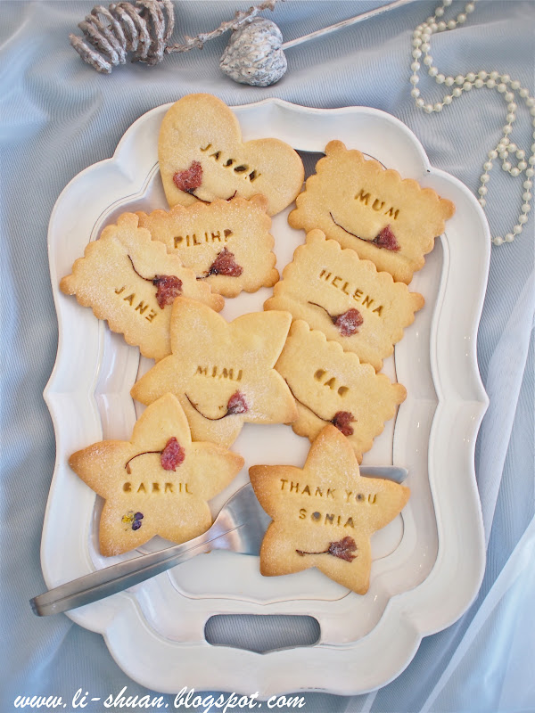 Helena's Kitchen: Sakura Cookies (樱花曲奇）