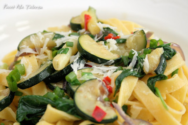 Pasta primavera - cudowne tagliatelle z warzywami | Facet Na Talerzu