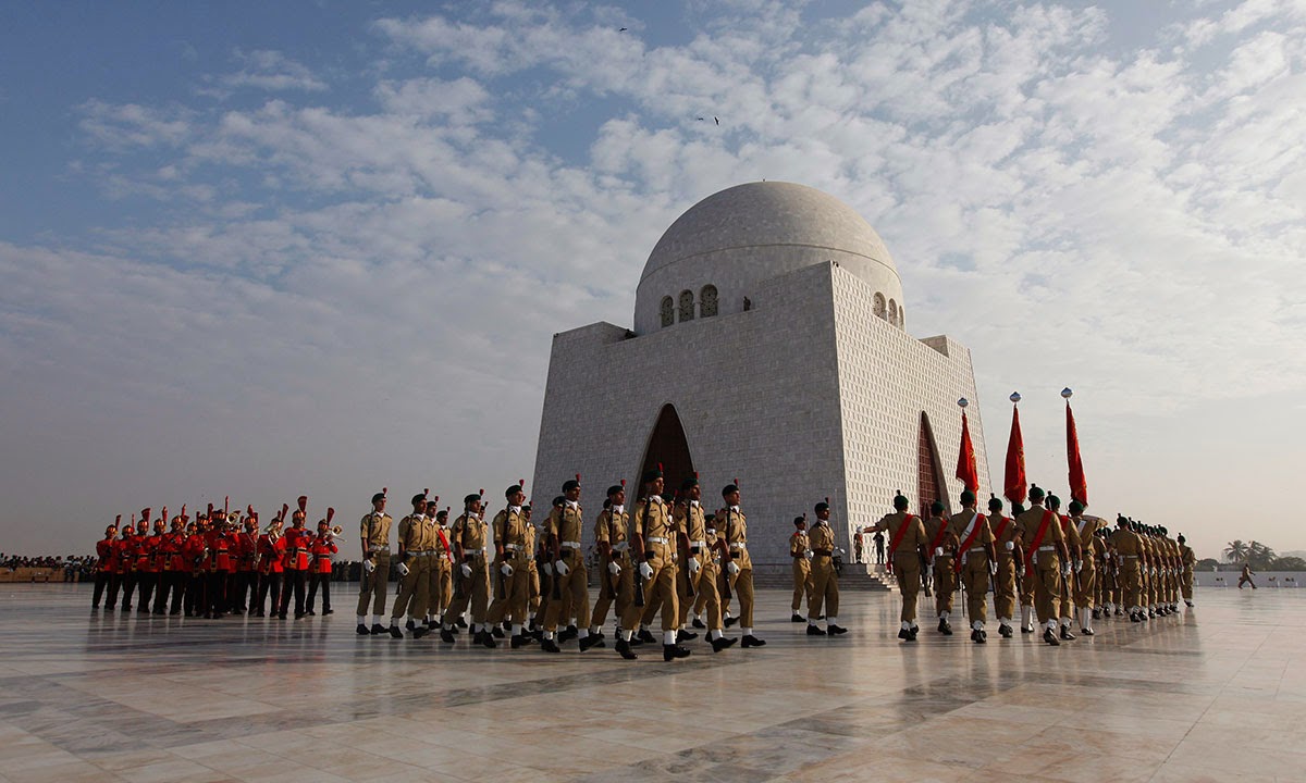 Pakistan Military Academy: Cadets of PMA Kakul mount guard at Quaid's ...