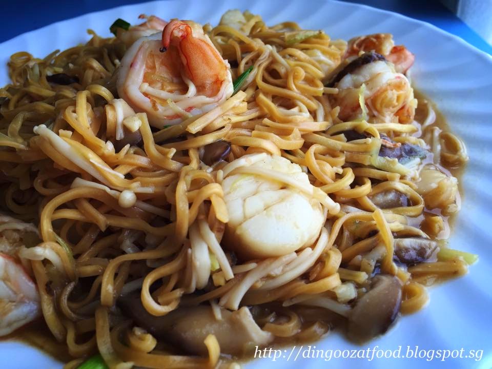 Miki's Food Archives : Braised Seafood Ee Fu Noodles 海鲜伊府面