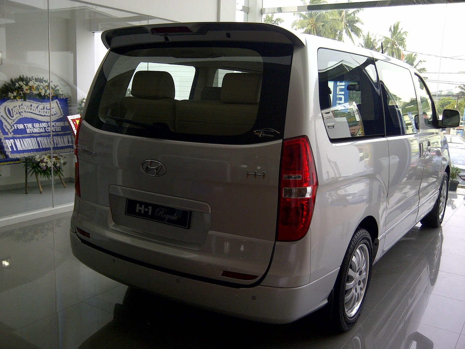 Hyundai H-1: Hyundai H-1 Royale