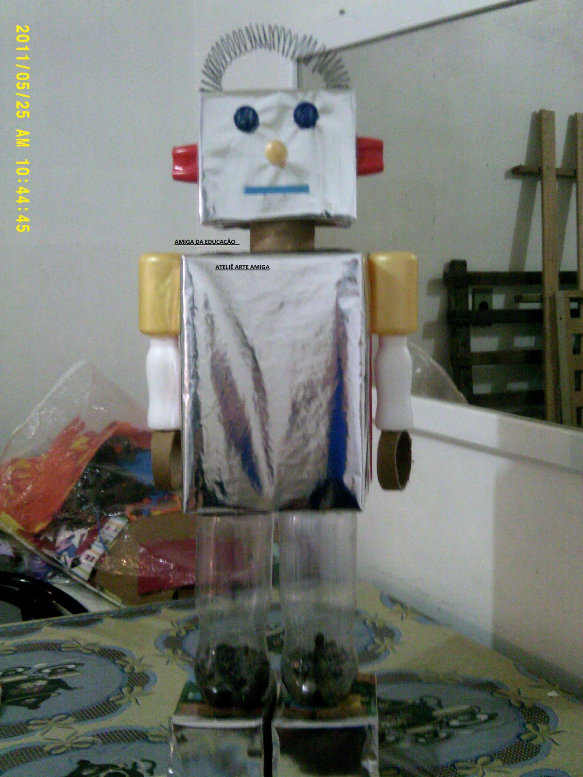 AMIGA DA EDUCAÇÃO.: AMIGA DA EDUCAÇÃO APROVA RECICLAGEM. ROBÔ DE ...