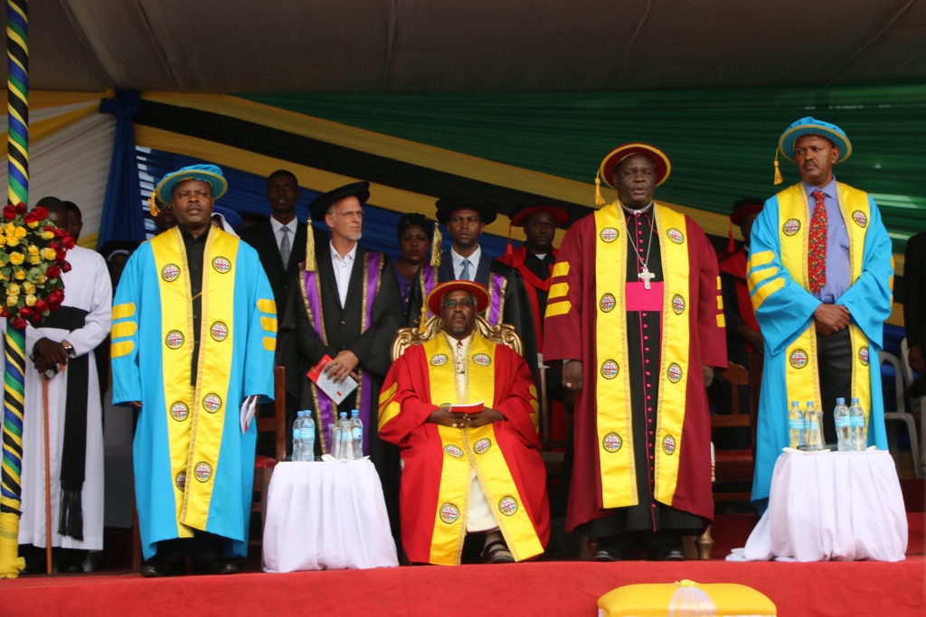 WAHITIMU CHUO CHA SAUT MWANZA 2017 WAKABIDHIWA RASMI NONDO ZAO. ~ g sengo