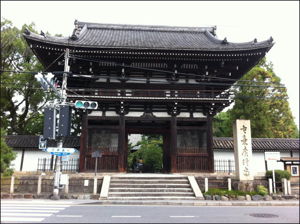 Daruma Pilgrims in Japan: Hata Clan