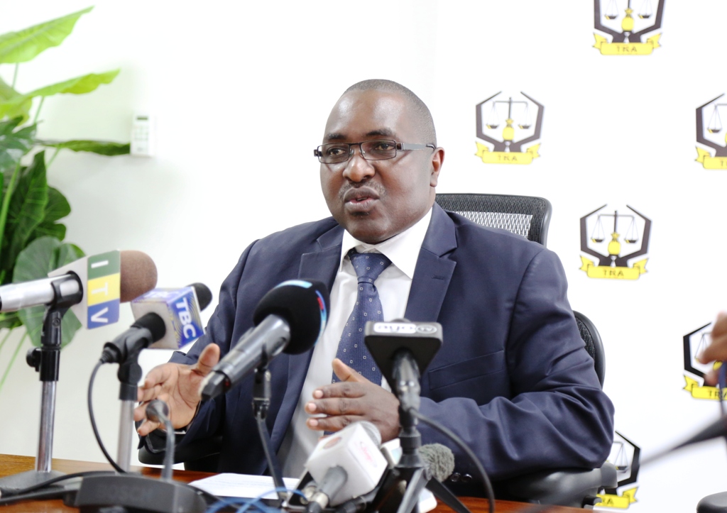 TRA YAKUSANYA TRILIONI 14.4 KWA MWAKA WA FEDHA 2016/17 | Okandablogs