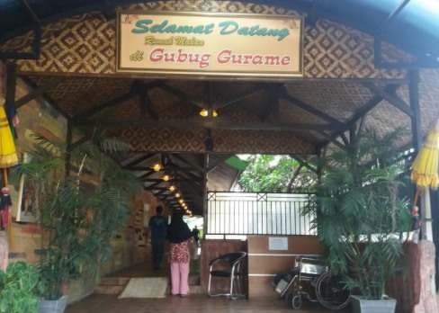 pintu masuk Gubuk Gurame, Tapos, Depok