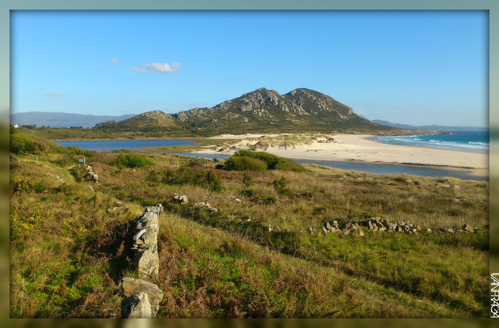 A Fraga dos Mouros: As praias de Monte Louro e a lagoa de Xalfas