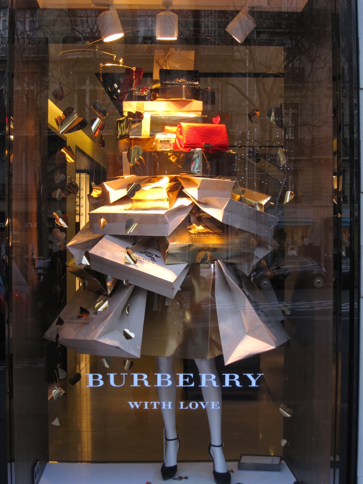 Patricia's Frog Blog - Back in Europe: Christmas in Paris