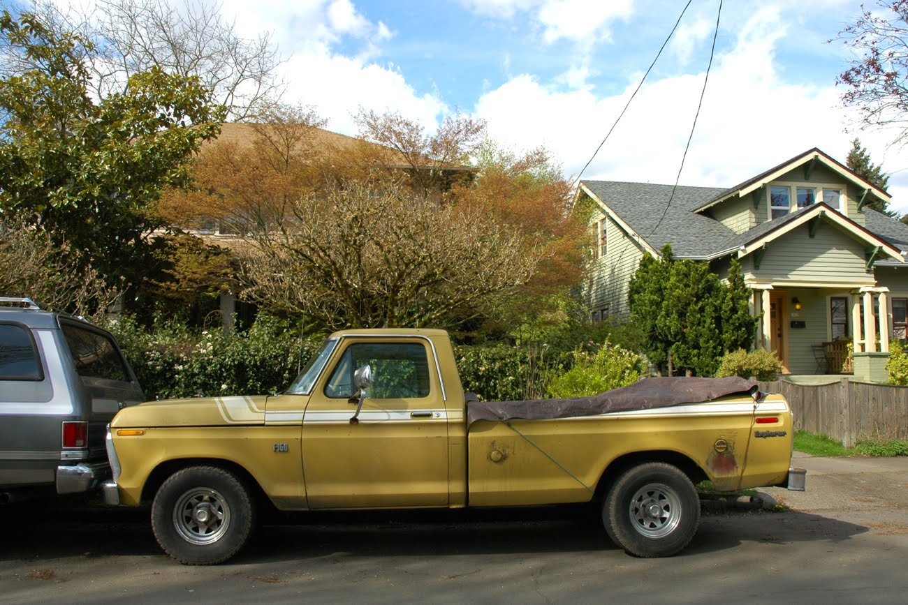 OLD PARKED CARS.: 1973 Ford F150 Explorer.