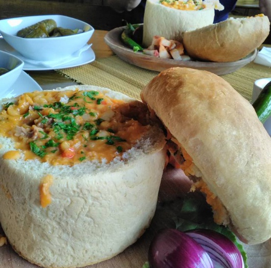 Răsfăț culinar la „Hanul din meri”