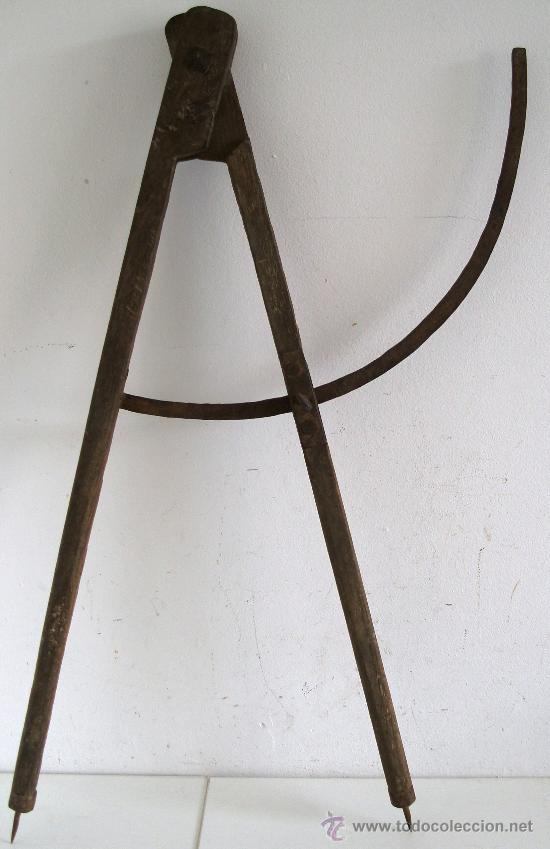 PIDO LA PALABRA: EL COMPÁS EN LA MASONERÍA