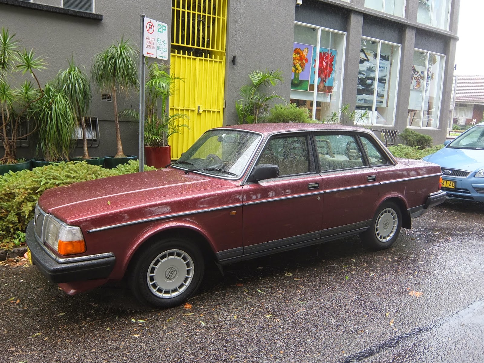 Aussie Old Parked Cars: 1990 Volvo 240 Sedan