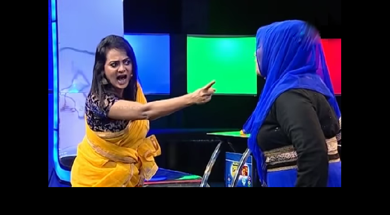 Reena Basheer and Thesni Khan getting angry during the Show - Cinema & News