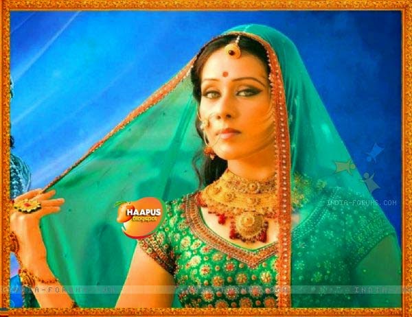 Tejaswini Lonari Photos in Saree | Cute Marathi actresses, bollywood ...