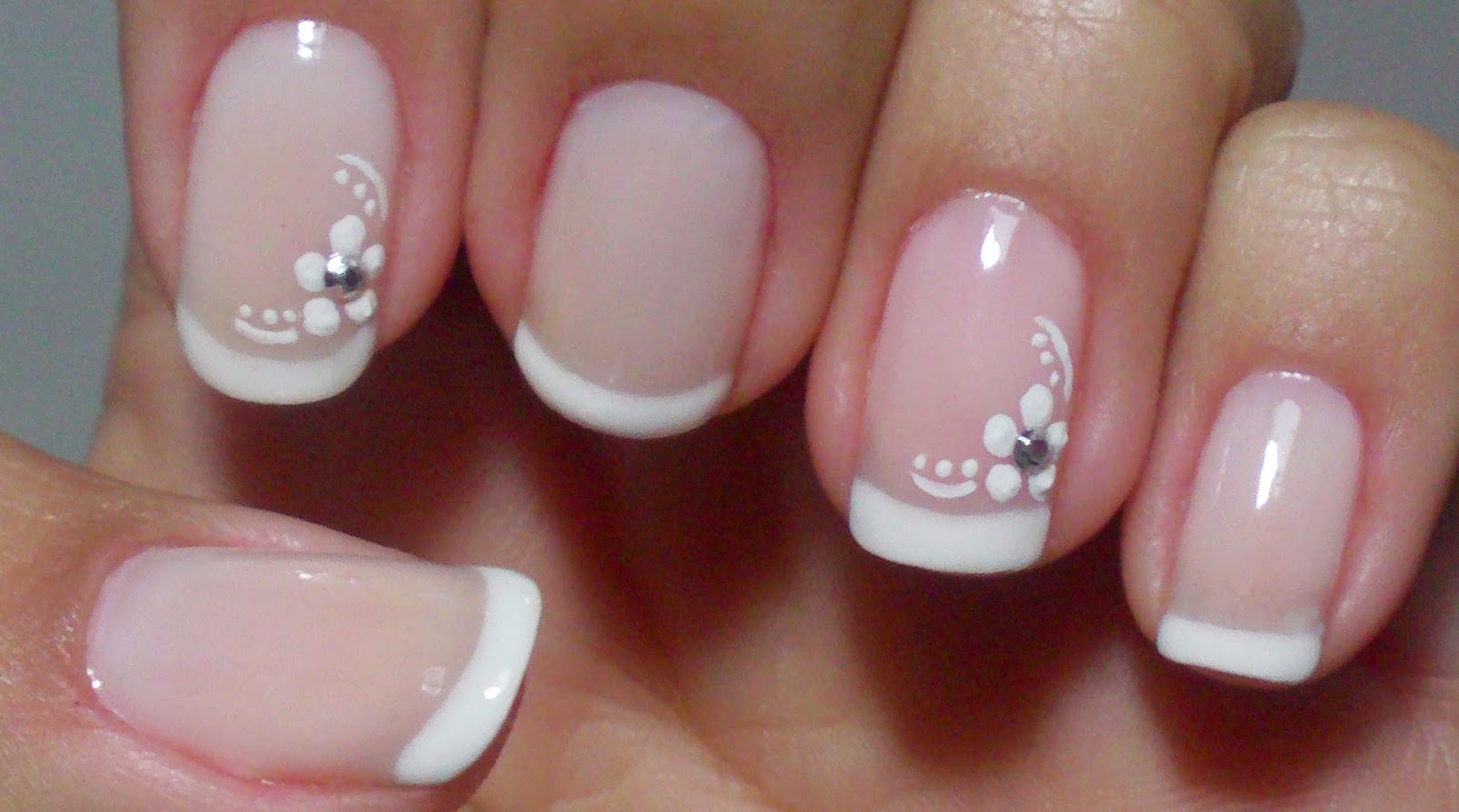 Unhas Decoradas Delicadas e Simples de Fazer
