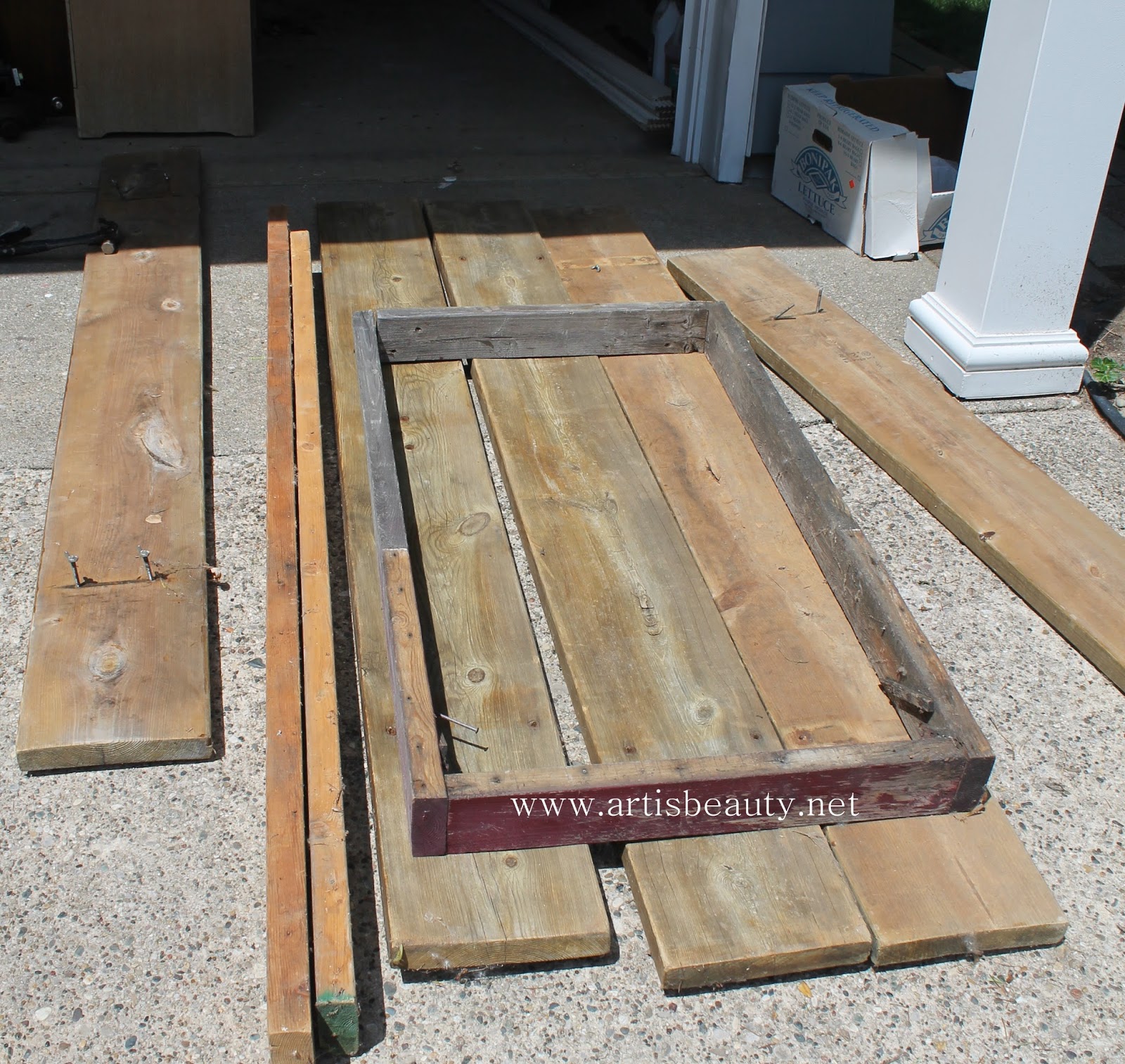 ART IS BEAUTY: Custom Built DIY Industrial Table Using Rescued Materials