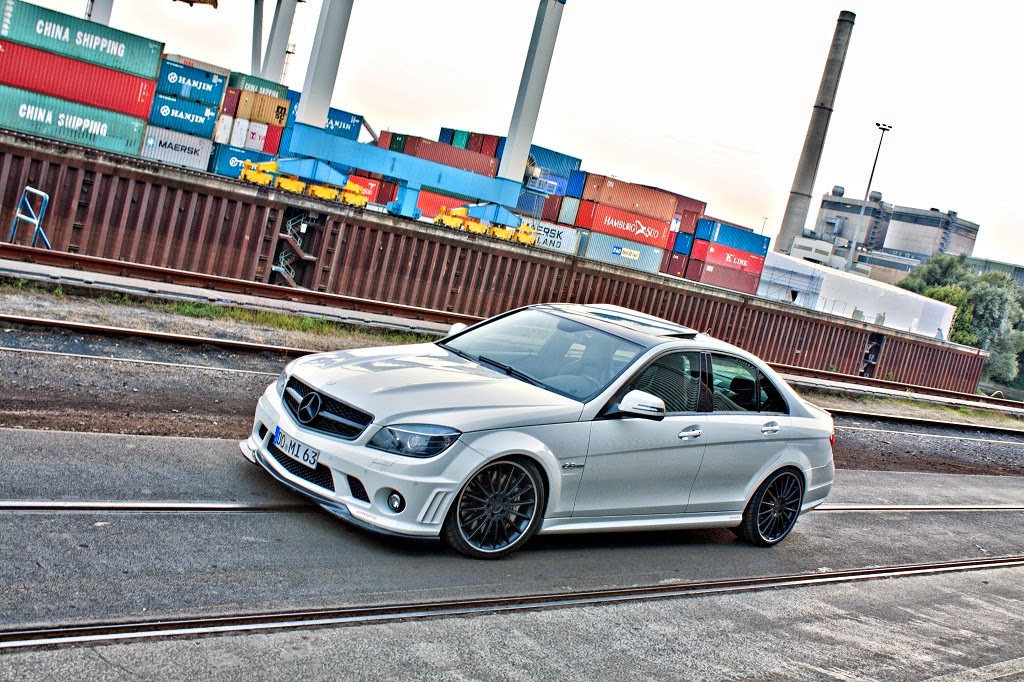 Mercedes-Benz W204 C63 AMG White on Black | BENZTUNING