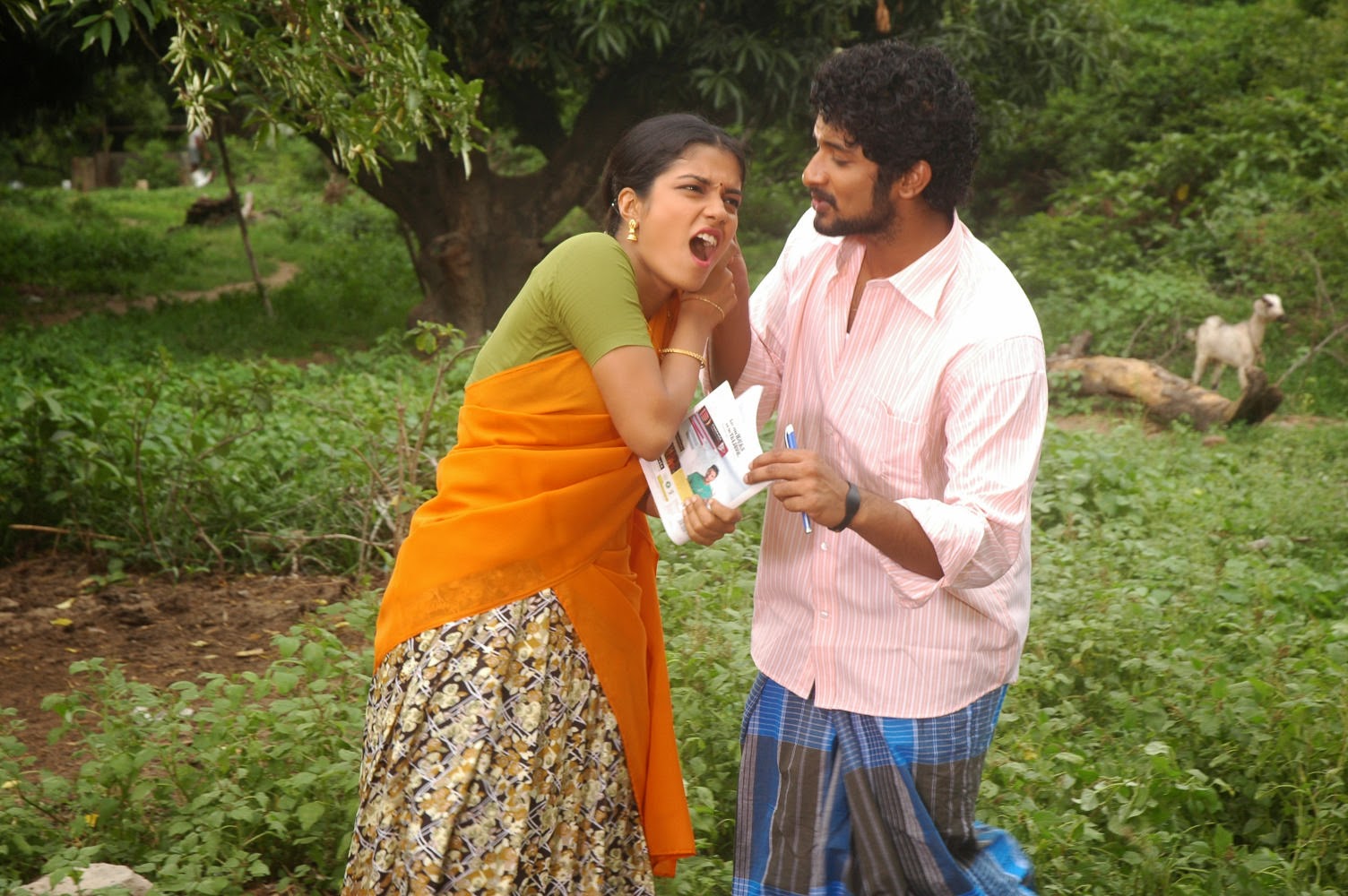 .: OTHTHA VEEDU MOVIE STILLS