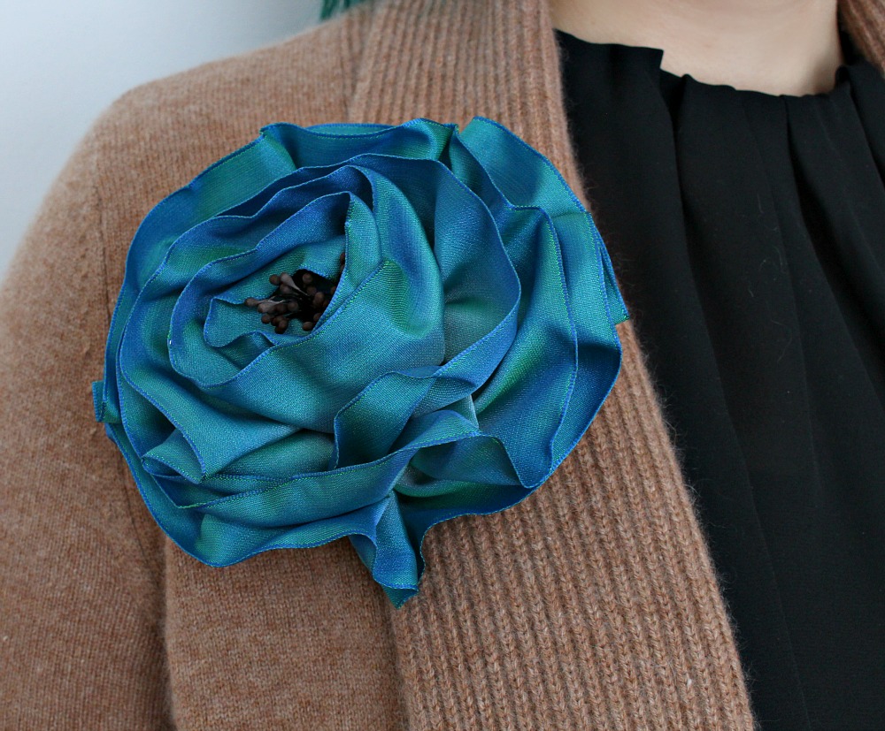 Sculptural DIY Ribbon Rose Brooch | Dans le Lakehouse