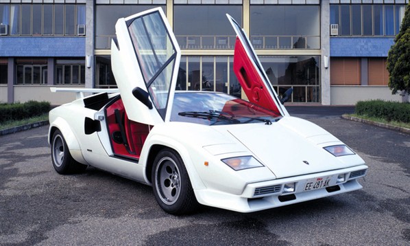 Lamborghini Countach v Ferrari Testarossa ~ Cars Magazine