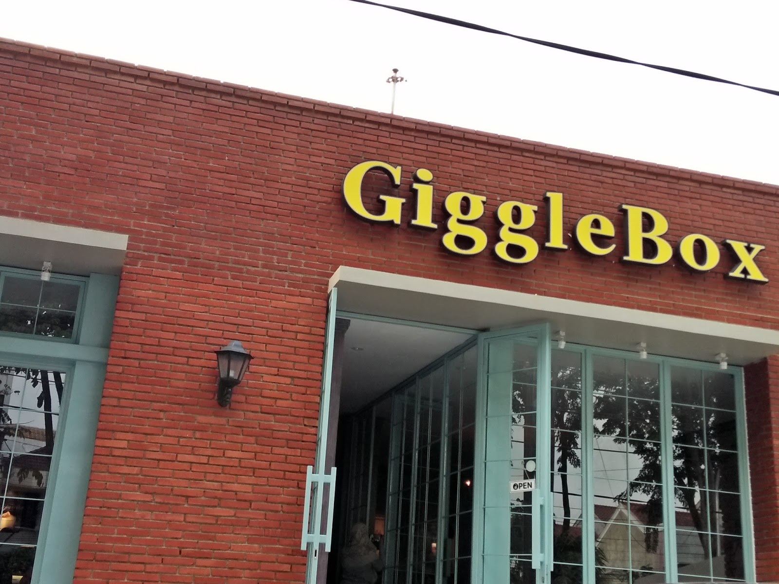 Giggle Box Kampung Kali Semarang - Warna warni hidup