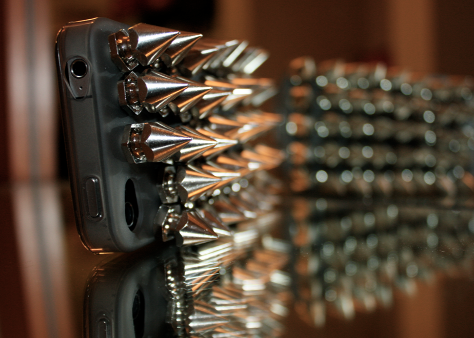 the haute obsession: spiked iphone case.