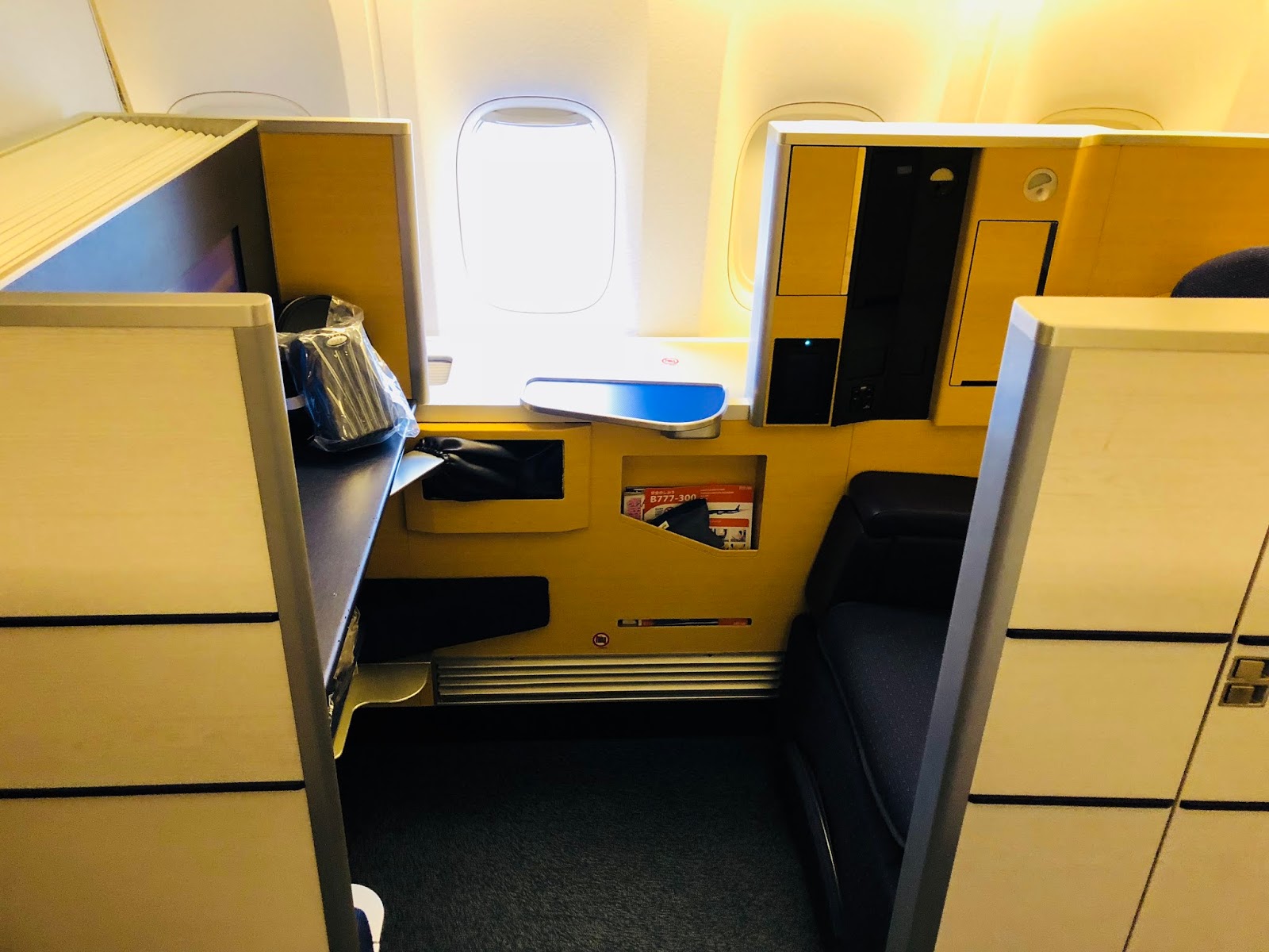 Review: ANA (All Nippon Airways) NH005 First Class Boeing 777-300ER Los ...