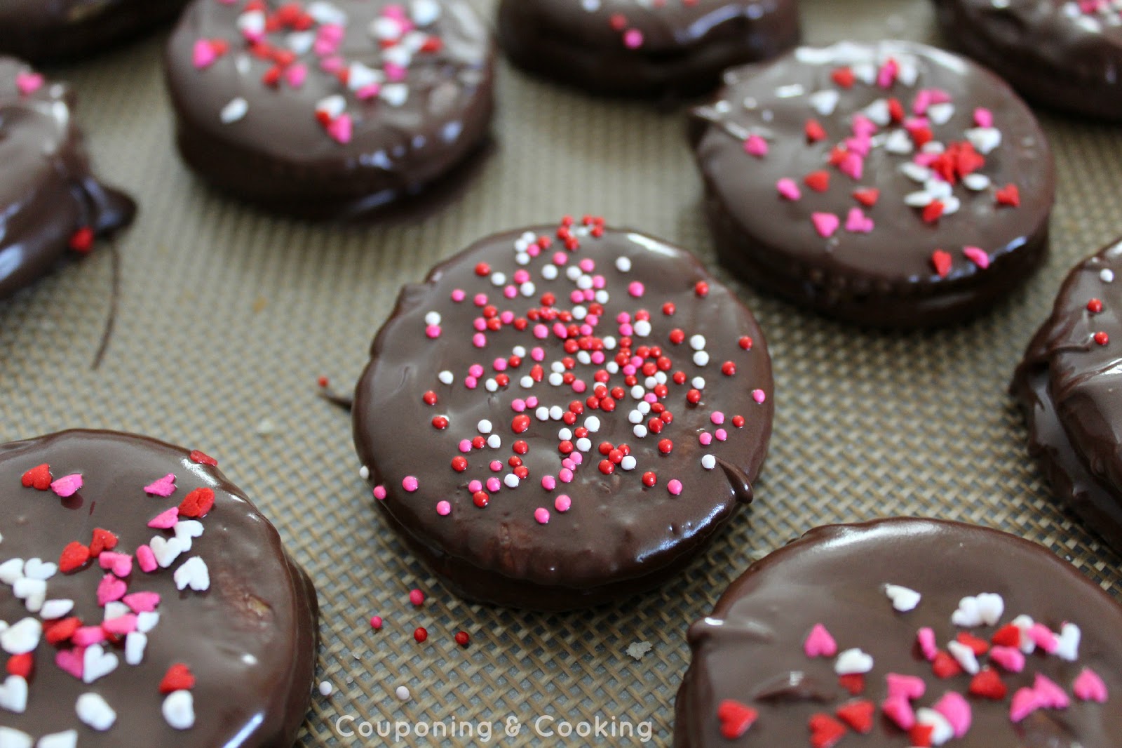 Tobins' Tastes: Chocolate Covered Rolo & Ritz Cracker Sandwiches