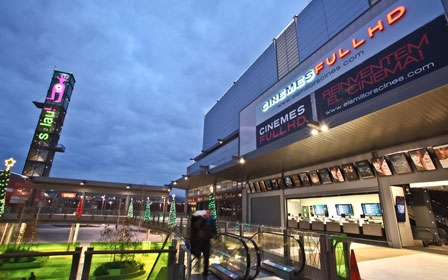 Splau: el multisalas más grande del país