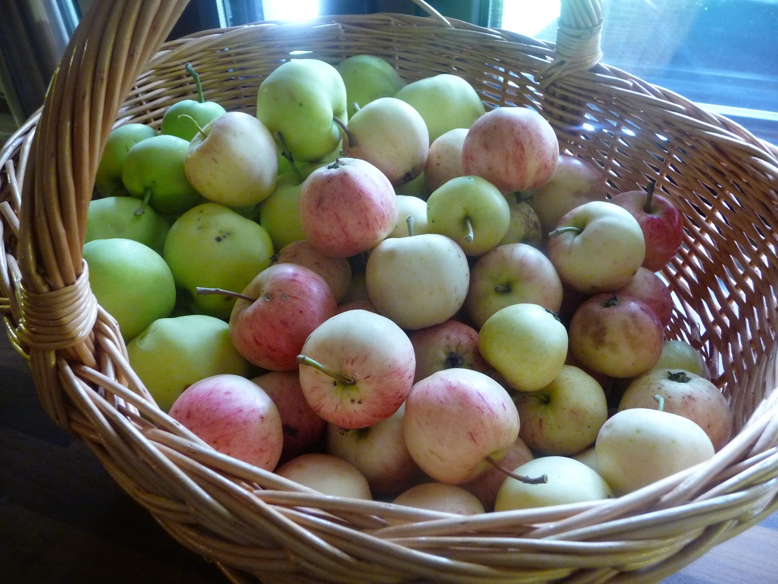 KeittiöKriitikko: Omenahillo (+herkkuomenapuuro)