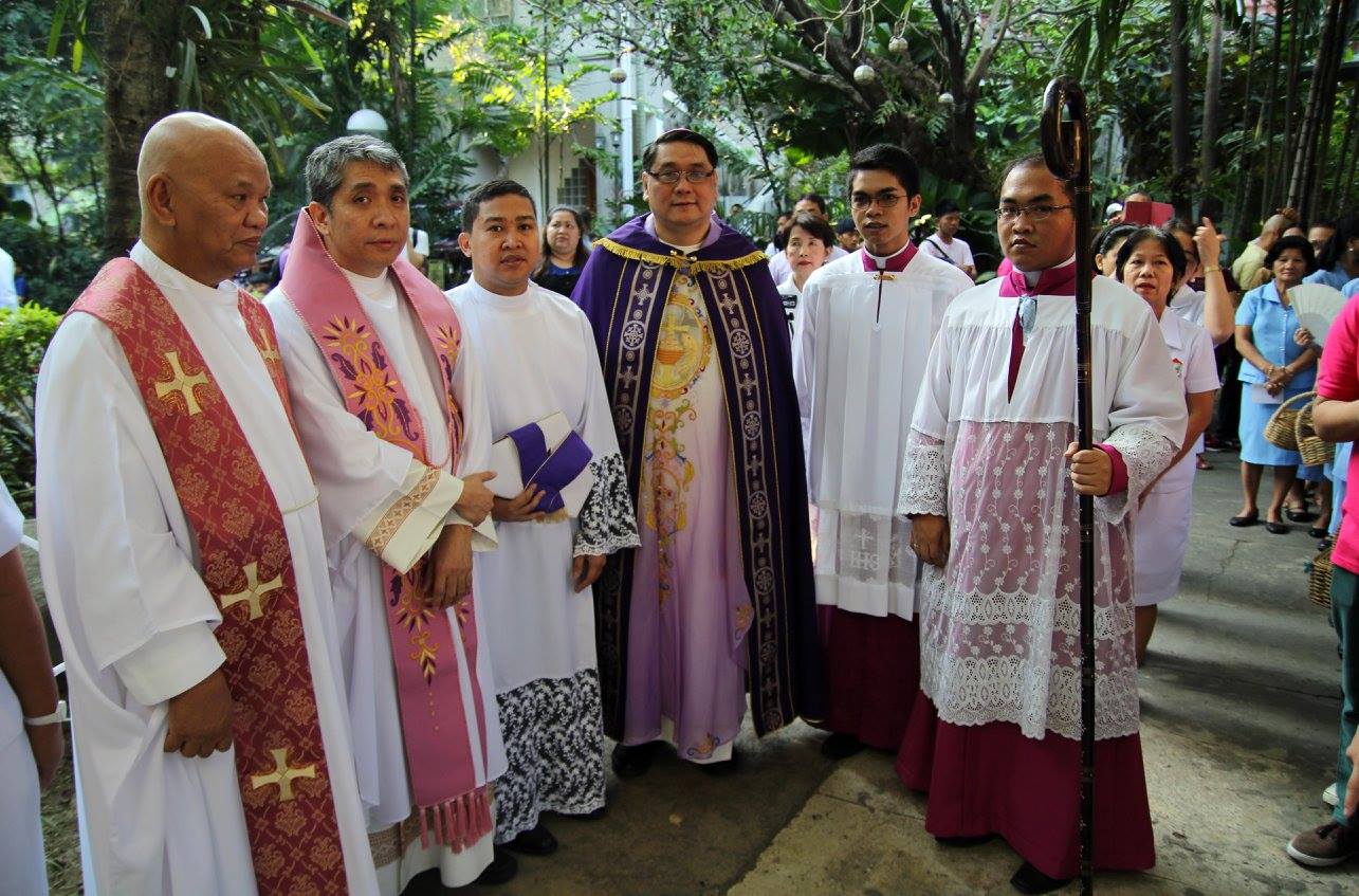 The Pinoy Catholic: When even bishops do not know what to wear PART 2