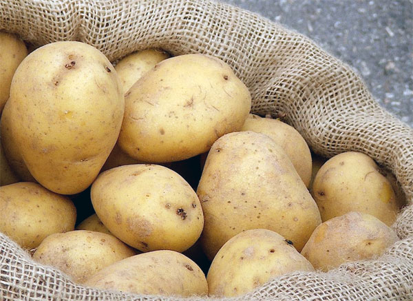 ¿Cómo cocer patatas en el microondas sin manchar un cacharro? | Cocina