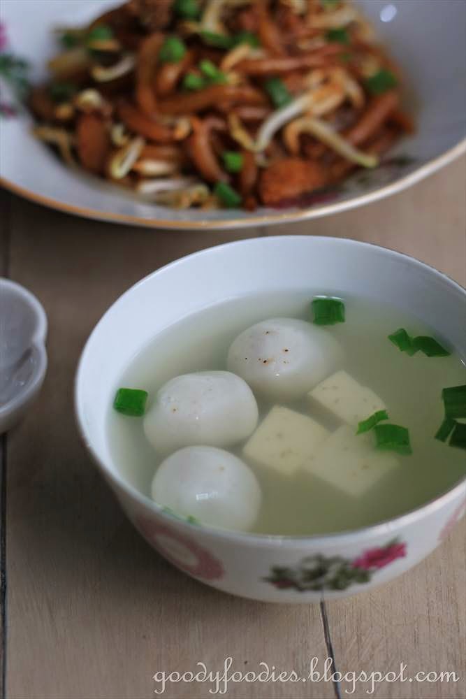 GoodyFoodies: Recipe: Stir fried loh shi fun 老鼠粉 + Fishball tofu soup