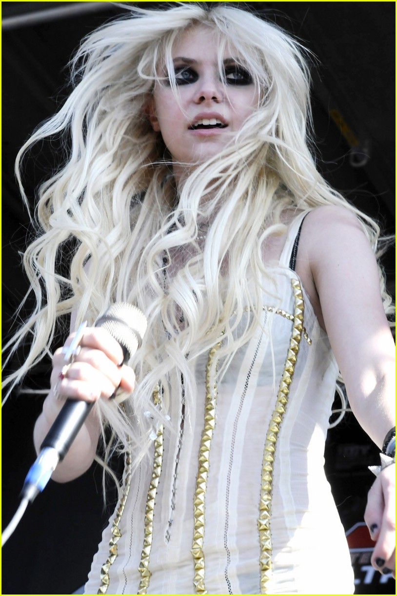 Venom Girl: A voice that makes me enjoy.