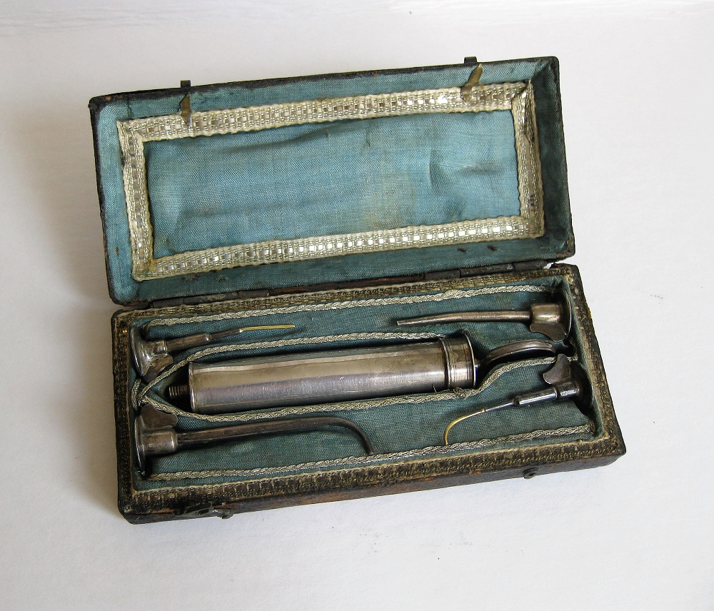 Un dermatólogo en el museo : La historia de la jeringa (II): Antecedentes